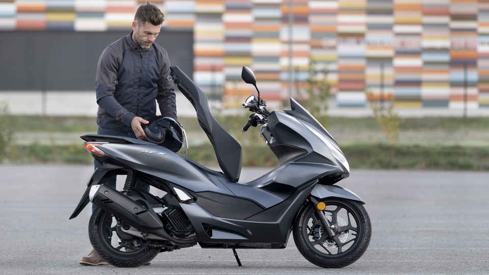 Honda PCX125 | Honda Scooters | Motorfietsen | 125 cc motorfietsen en scooters